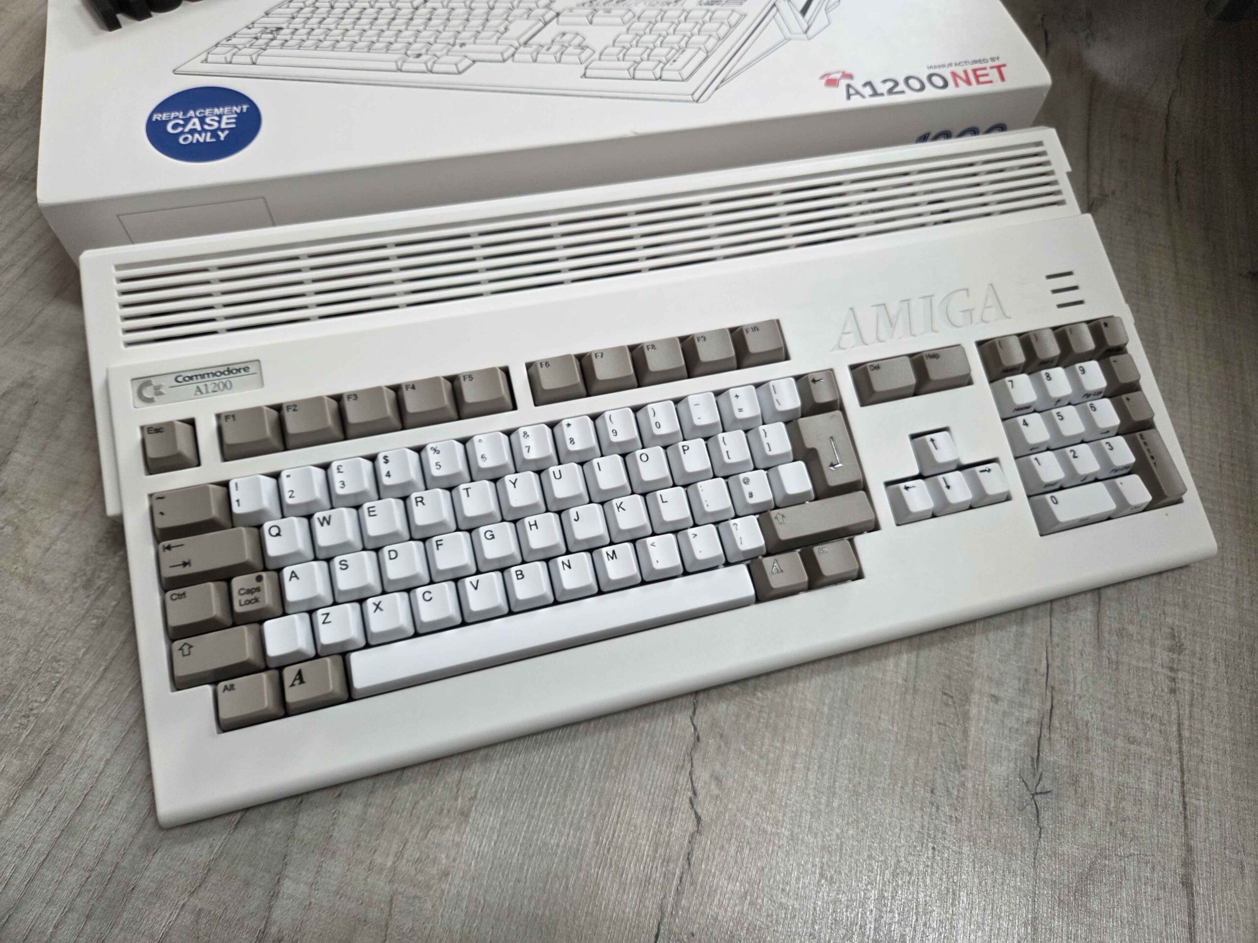 Recapped Amiga 1200 inc new A1200.net case and keycap set - Retro32